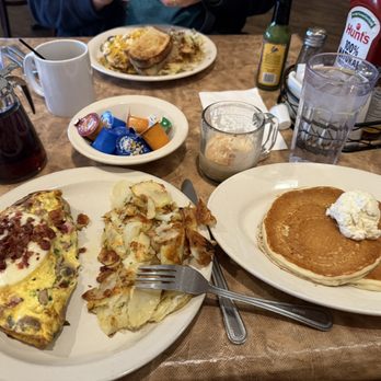 CRACKERS & CO. CAFE - Updated October 2025 - 570 Photos & 804 Reviews ...