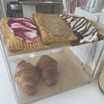 MATCHA ME - Updated May 2025 - 60 Photos & 25 Reviews - 2348 N High St ...