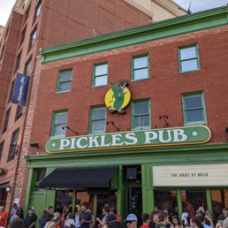 PICKLES PUB - Updated June 2025 - 335 Photos & 465 Reviews - 520 ...