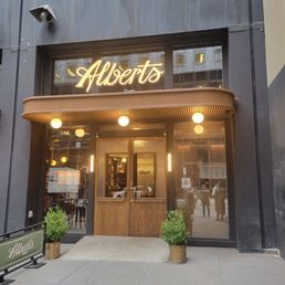 ALBERT’S BAR - Updated October 2025 - 301 Photos & 148 Reviews - 140 E ...