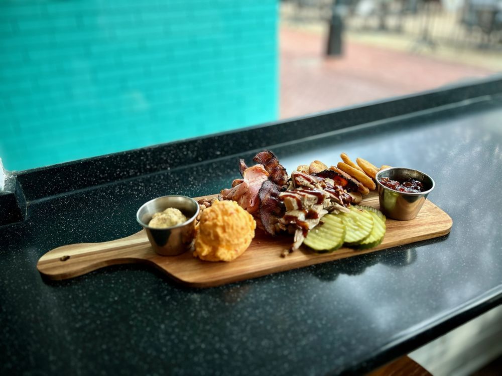 THE DEEP - Updated May 2025 - 21 Photos & 14 Reviews - 5 E Queens Wy E ...