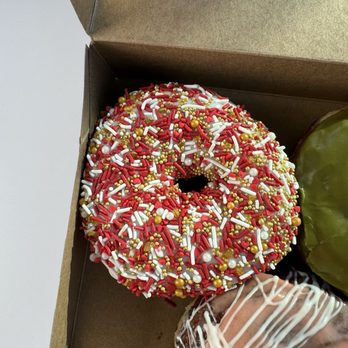 MAGIC DONUTS & COFFEE - Updated June 2024 - 274 Photos & 115 Reviews - 1675 Mariposa St, San ...