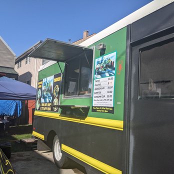 FLO’S KITCHEN - Updated December 2025 - 19 Photos - 3335 N Troy St ...