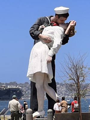 UNCONDITIONAL SURRENDER STATUE - EMBRACING PEACE - Updated June 2025 ...