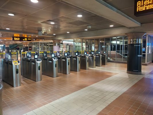 SOUTH STATION BUS TERMINAL - Updated April 2025 - 37 Photos & 102 ...