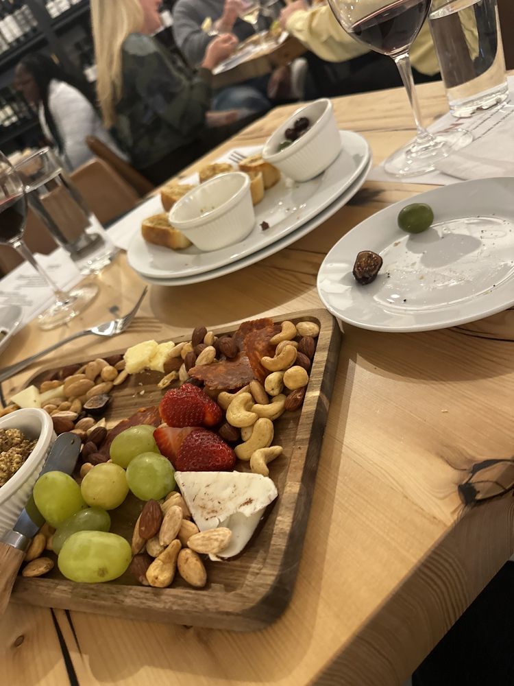 TINTO WINE & CHEESE - Updated April 2024 - 17 Photos - 700 Mariners Row ...