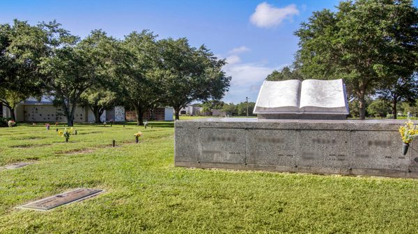 ROBERT TOALE AND SONS FUNERAL HOME AT PALMS MEMORIAL PARK - Updated ...