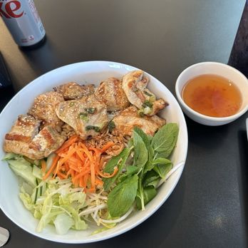 PHO GURU - Updated August 2025 - 64 Photos & 35 Reviews - 6191 Hwy Blvd ...