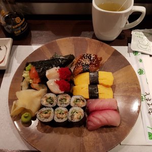 SUSHI INBOX - 48 Photos & 31 Reviews - 2045 Avenue Union, Montréal ...