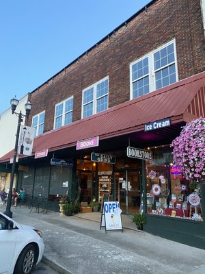 MIMO’S ICE CREAM & TWISTED TREATS - Updated July 2025 - 30 Photos ...