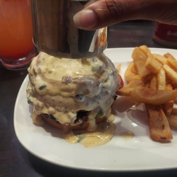 RED ROBIN GOURMET BURGERS AND BREWS - Updated December 2024 - 434 ...