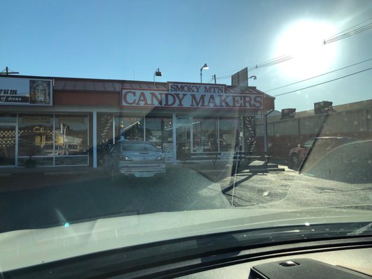 SMOKY MOUNTAIN CANDY MAKERS - 23 Reviews - 2880 Pkwy, Pigeon Forge, TN ...