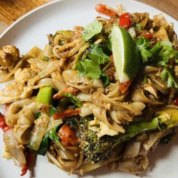 SEA THAI BISTRO - Updated August 2024 - 621 Photos & 597 Reviews - 2350 ...