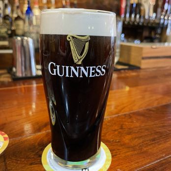 THE QUEEN VIC - Updated 05/2025 - 347 Photos & 458 Reviews - 1206 H St ...