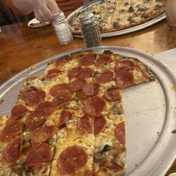 PIZZA HOUSE - Updated December 2025 - 114 Photos & 192 Reviews - 312 E ...