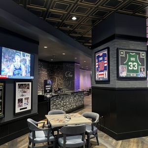 TAP SPORTS BAR EXCALIBUR - Updated September 2025 - 193 Photos & 71 ...