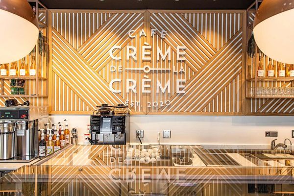 CAFE CRÈME DE LA CRÈME - Updated July 2024 - 115 Photos & 46 Reviews ...