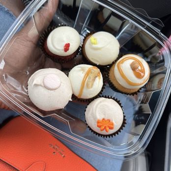B CUPCAKES - Updated January 2026 - 155 Photos & 150 Reviews - 3030 E ...