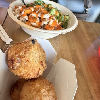 ATLAS CHICKEN - Updated July 2025 - 51 Photos & 44 Reviews - 1048 W ...