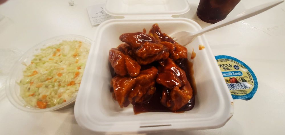 WINGS 21 KETTERING - 66 Photos & 111 Reviews - 10578 Campus Way S ...