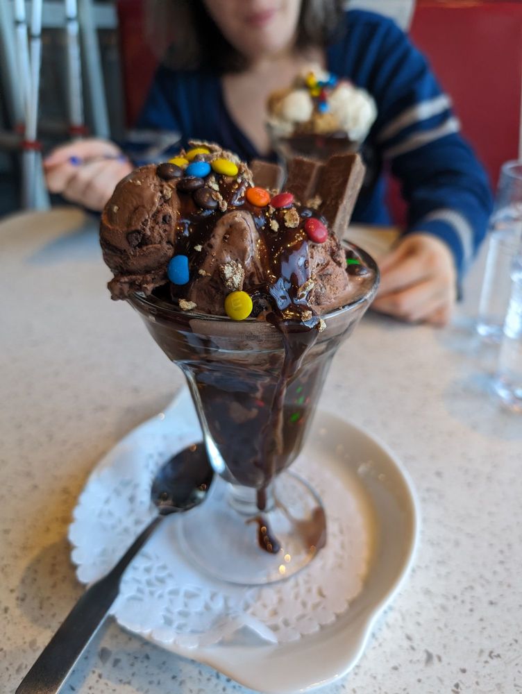 JUKEBOX BURGERS - Updated October 2024 - 59 Photos - 1749 Avnue Pierre ...