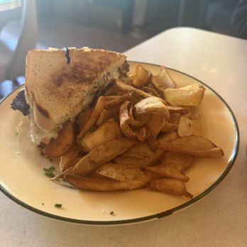 MAPLE RIDGE GROCER - Updated December 2025 - 235 Photos & 105 Reviews ...