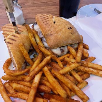 HOOLIGANS EASTSIDE GRILL - Updated November 2025 - 64 Photos & 90 ...