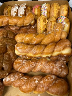 ST GEORGE’S DONUTS - 30 Photos & 58 Reviews - 3012 S National Ave ...