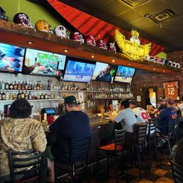 WINGZUP - Updated August 2025 - 482 Photos & 543 Reviews - 1000 E 41st ...