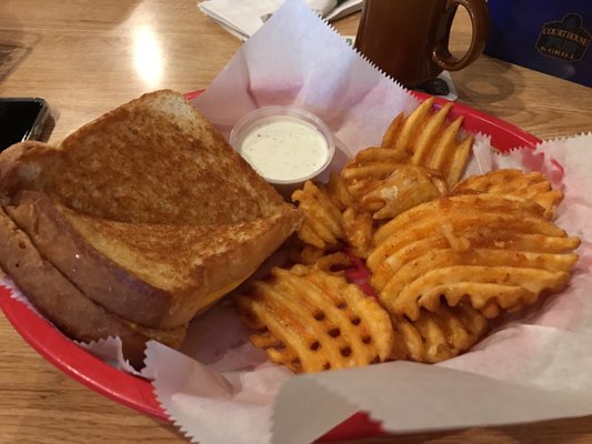 COURTHOUSE PUB - Updated April 2026 - 39 Reviews - 160 W Maple St ...