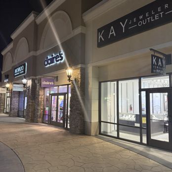 CHARLOTTE PREMIUM OUTLETS - Updated April 2025 - 224 Photos & 192 ...