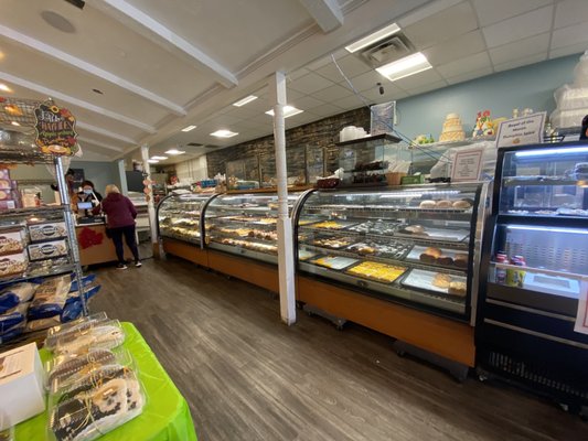 Bakeries - HEITZMAN TRADITIONAL BAKERY AND DELI - 155 Photos & 103 ...