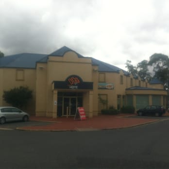 HIGHBURY HOTEL - Updated August 2025 - 1017 Lower N East Rd, Highbury ...