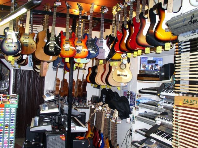 HUDEBNÍ NÁSTROJE B & H MUSIC - 18 Photos - Americká 1125/62, Plzeň ...