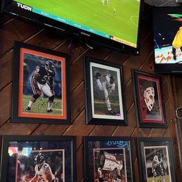 VILLAGE INN PIZZERIA SPORTS BAR & GRILL - Updated July 2025 - 282 ...