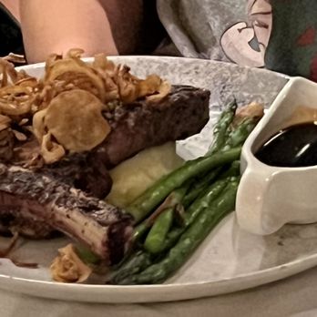 THE MAPLE LEAF - Updated August 2024 - 585 Photos & 392 Reviews - 137 ...