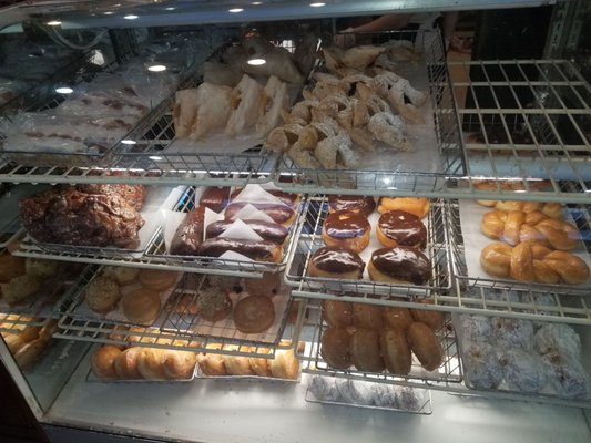 Tastee Donuts - 29 Photos & 29 Reviews - Donuts - 5000 W Esplanade Ave ...