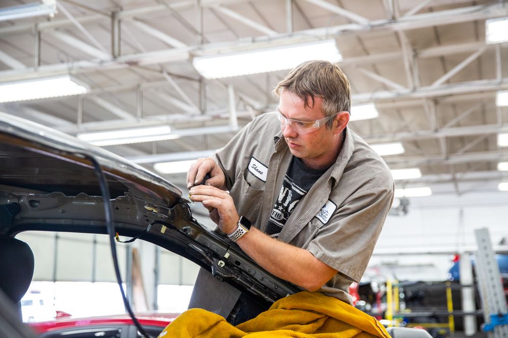 STATUS SYMBOL AUTO BODY - Updated July 2024 - 27 Photos & 29 Reviews ...