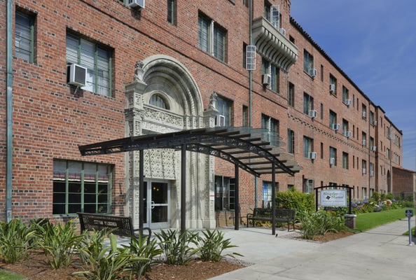 KINGSLEY MANOR - Updated December 2025 - 61 Photos & 15 Reviews - 1055 ...