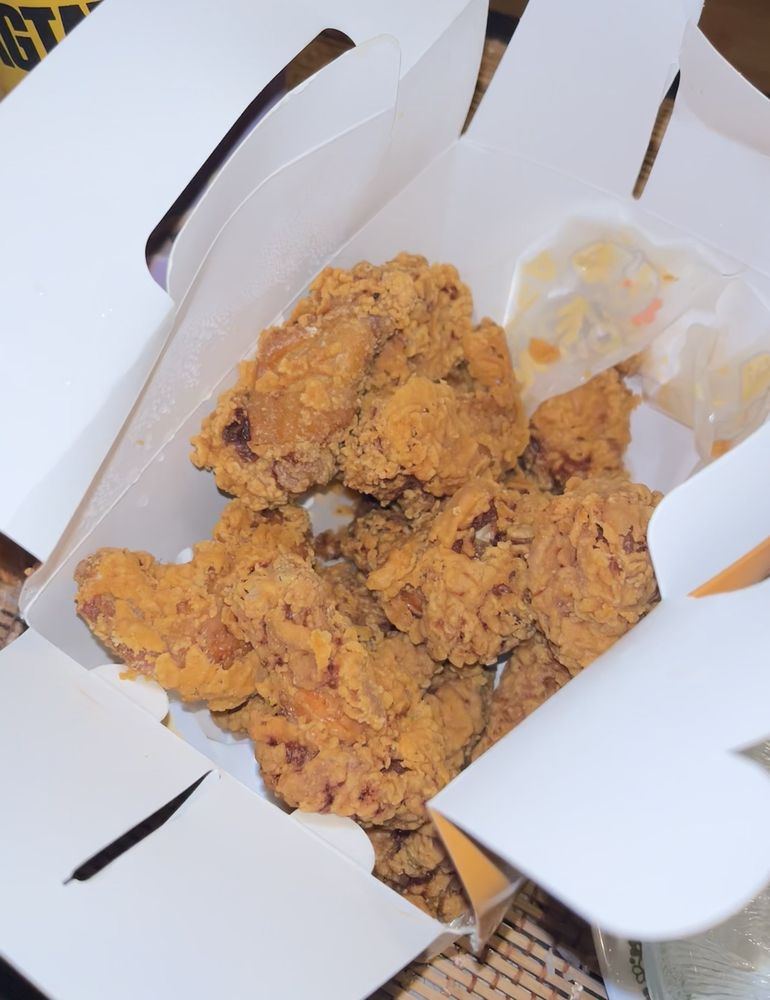 MAMBO WINGS - Updated December 2025 - 13 Photos - 6214 N Western Ave ...