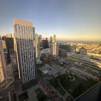 THE VIEW LOUNGE - Updated July 2024 - 3120 Photos & 2000 Reviews - 780 ...