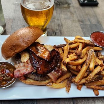 THE BAD APPLE - Updated January 2026 - 913 Photos & 1801 Reviews - 4300 ...