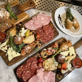 ROMAN WOLVES - Updated May 2025 - 963 Photos & 479 Reviews - 1980 ...