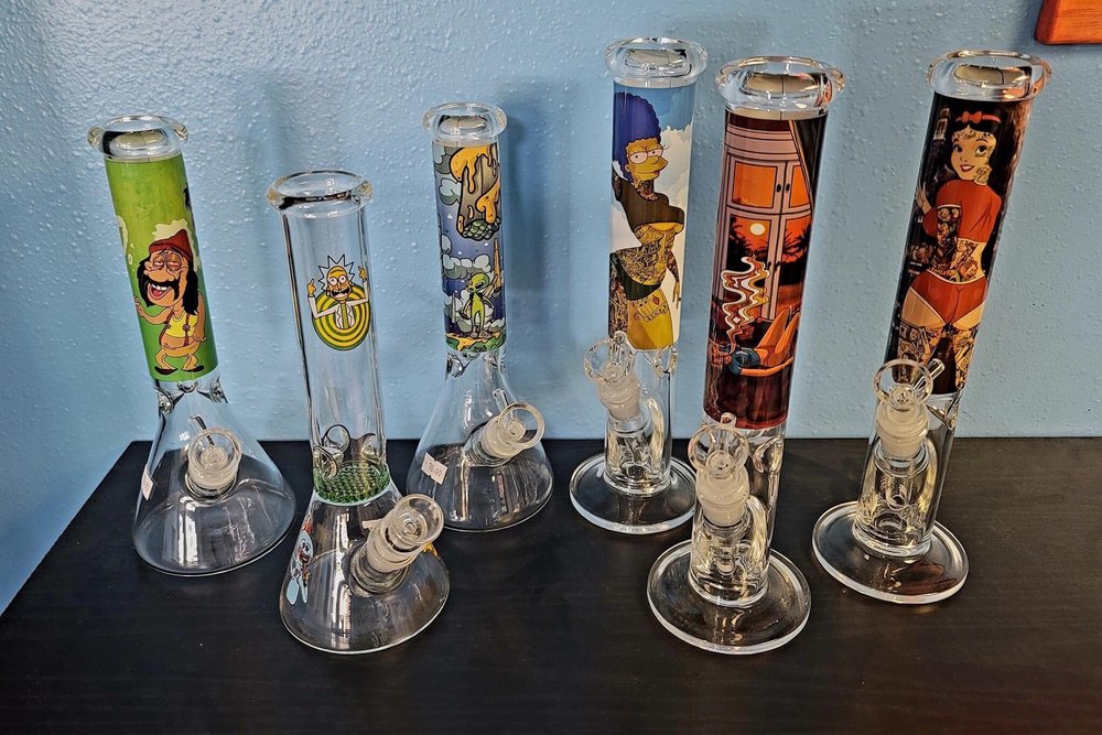 HAPPY DAZE SMOKE SHOP - Updated November 2025 - 22 Photos - 3432 ...