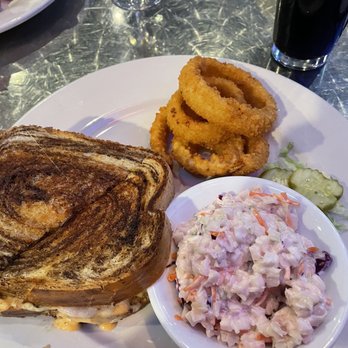 ROCHESTER INN & HARDWOOD GRILLE - Updated December 2025 - 99 Photos ...