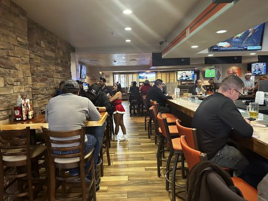 HOOTERS - Updated January 2026 - 31 Photos & 25 Reviews - 1799 Joe ...