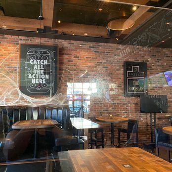 VILLAGE TAPHOUSE - Updated May 2025 - 199 Photos & 135 Reviews - 900 ...