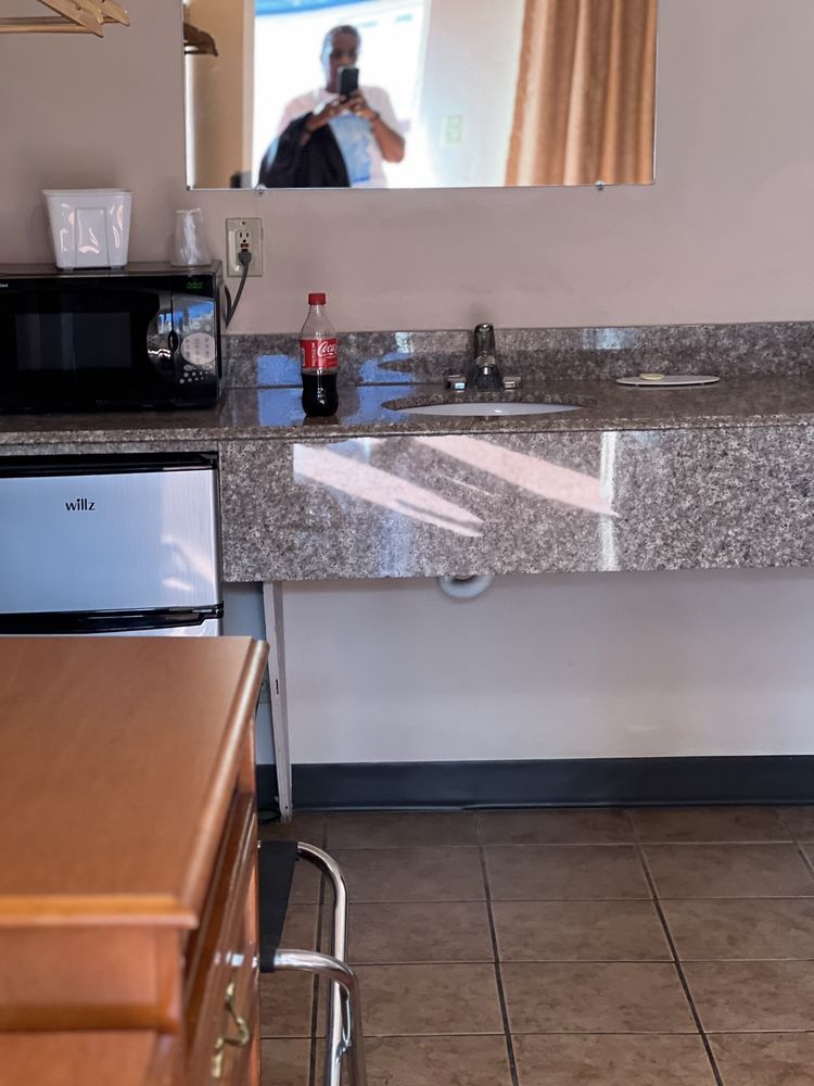 AMERICAS BEST VALUE INN EUGENE - Updated April 2025 - 68 Photos & 60 ...