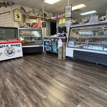 UNCLE RUSS’ DOCKSIDE SEAFOOD MARKET - Updated October 2025 - 105 Photos ...