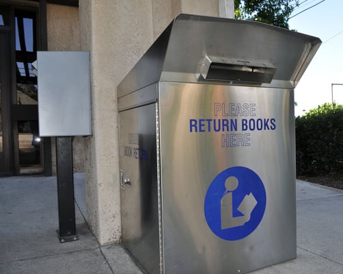 SIGNAL HILL LIBRARY - 29 Photos & 24 Reviews - 1800 E Hill St, Signal ...